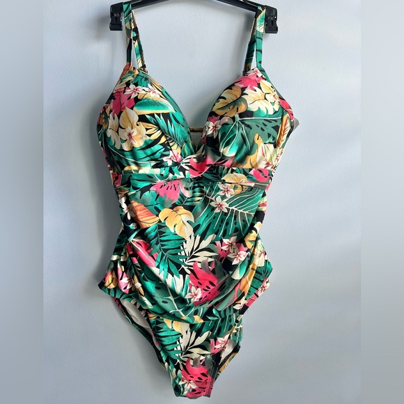 Coco Reef | Swim | Nwot Coco Reef Enrapture Bra Sized Underwire One ...